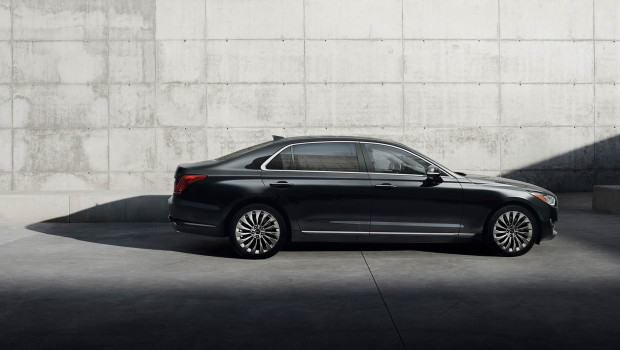 2018 Genesis G90 – Flagship Luxury Sedan with V8 Engine and Advanced Safety Features ...